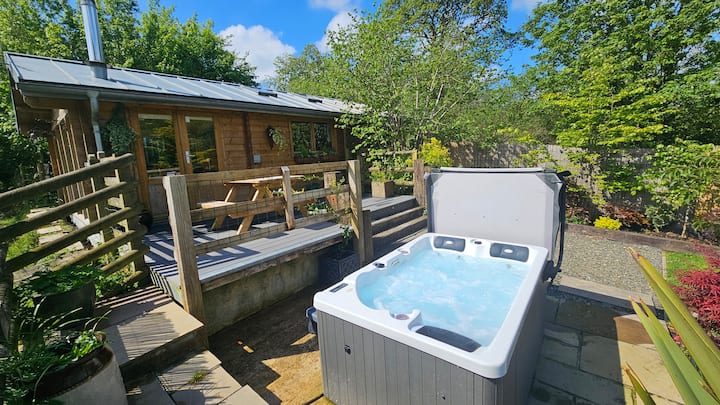 Log Cabin With Hot Tub, Devon - Dog-friendly - Devon