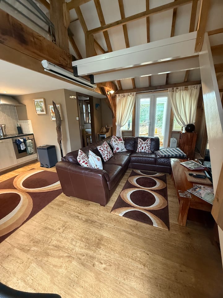Couples Retreat ~ Hot Tub & Pool ~ Country Views - Maidstone