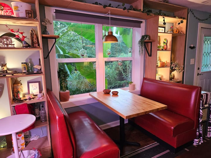 Cozy Normaltown Cottage With Hot Tub! - 雅典