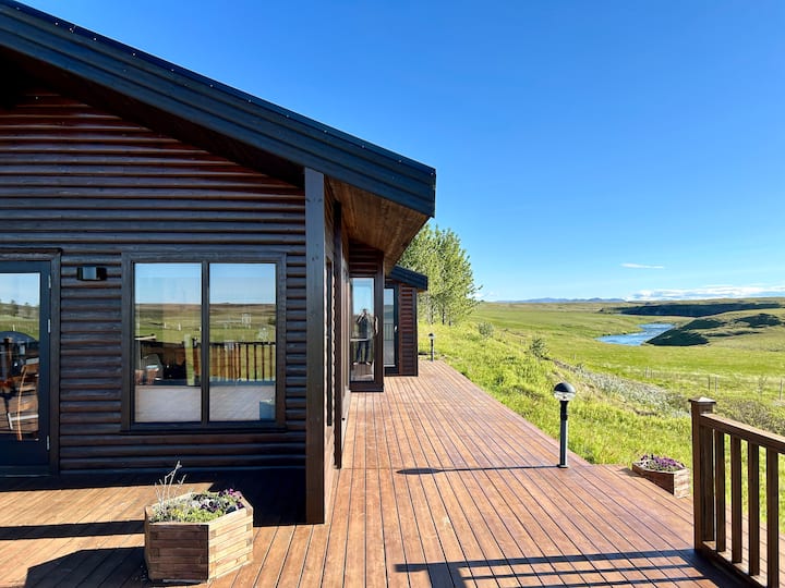 Rustic Luxury By The Riverside - Amazing Scenery - Iceland