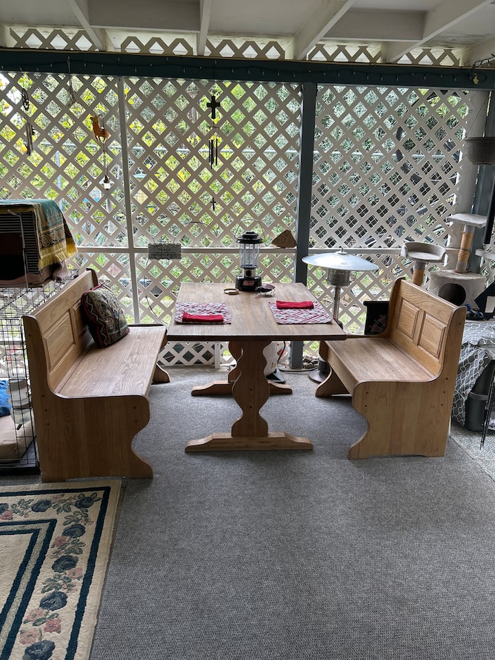 Sunnies Calif  Patio-bedroom, Luxury Glamping - Riverside, CA