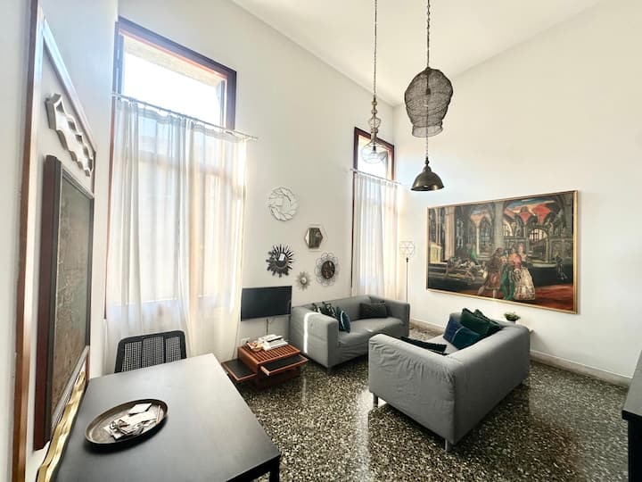 "Noblesse Oblige", Canal View, Elevator, Style! - Venice