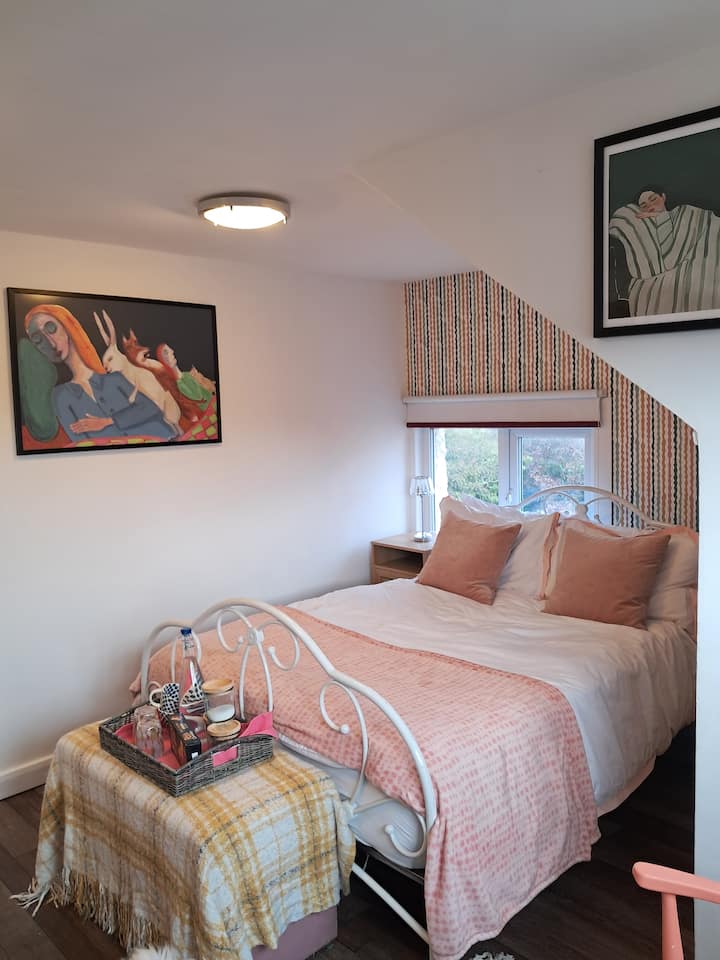 Close To Beach, Airport And Trains. Sleeps 4. - Southend-on-Sea