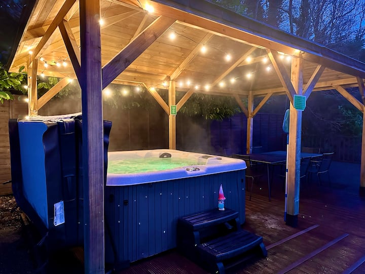 Perfect For Large Families & Luxury Pamper Stays! - 