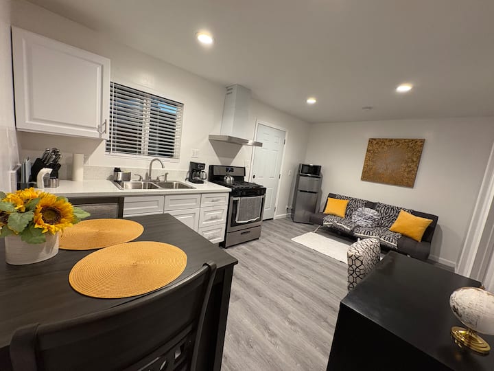 Nonsmoking Cozy Guest House Private Near Airport - Ontario, CA