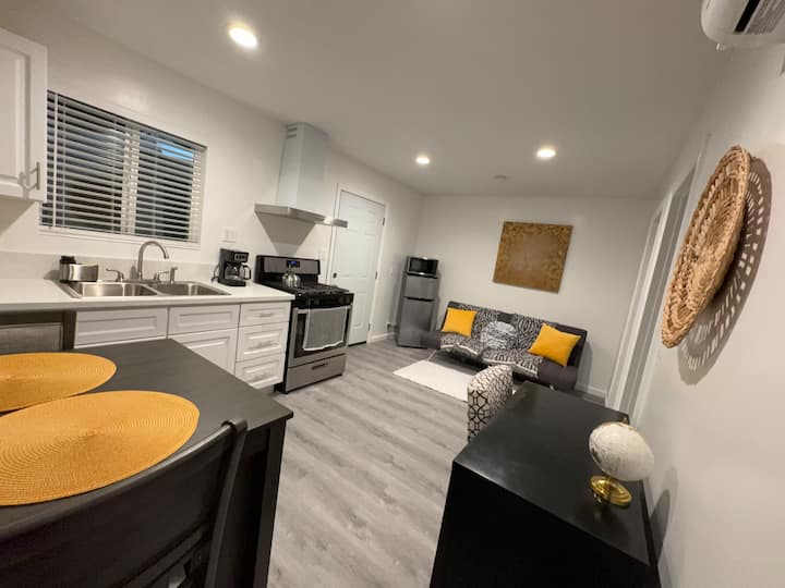 Nonsmoking Cozy Guest House Private Near Airport - Ontario, CA