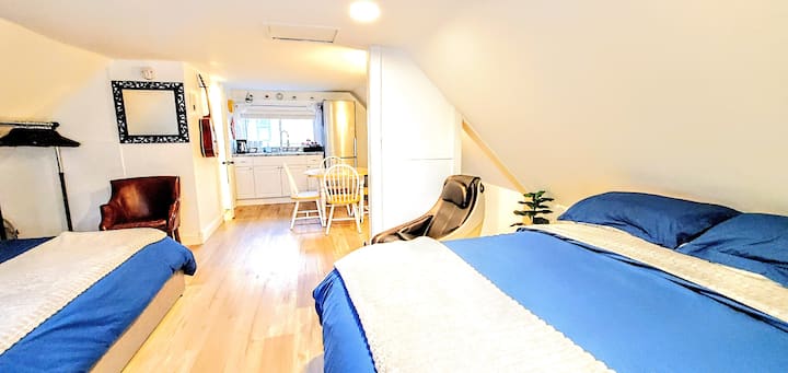 Cape Cod Loft + Massage Chair & King Bed - Madison, WI