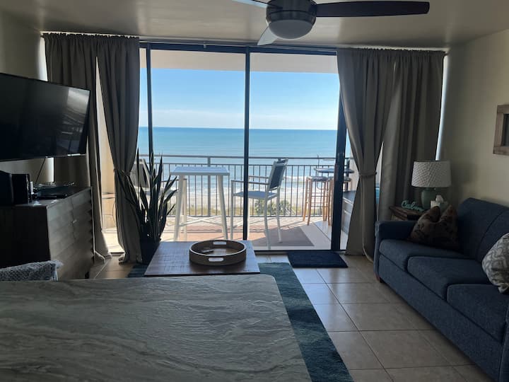 Beautiful 9th Floor Condo With Oceanfront View
