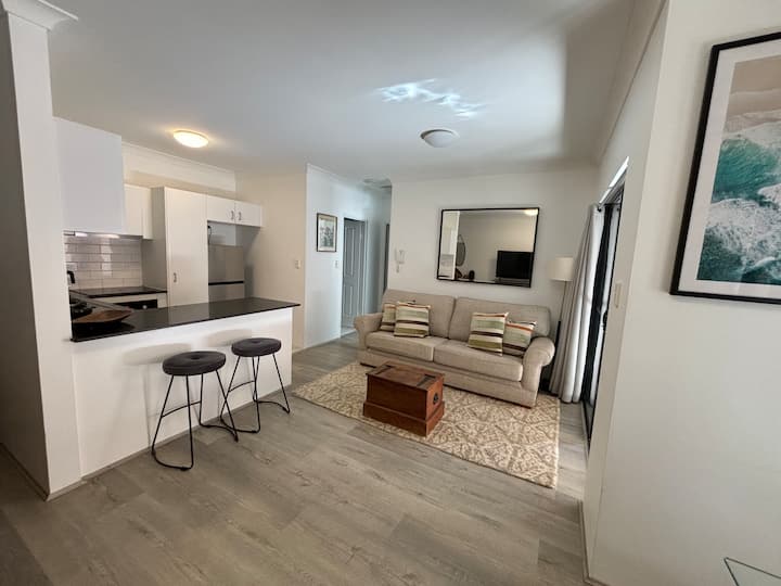 Conveniently Located Pet Friendly Flat - Manly