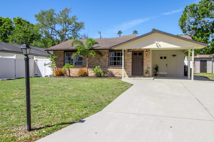 [The Salty Shore]5 Bedroom•3 Bath•family Friendly - Sarasota, FL