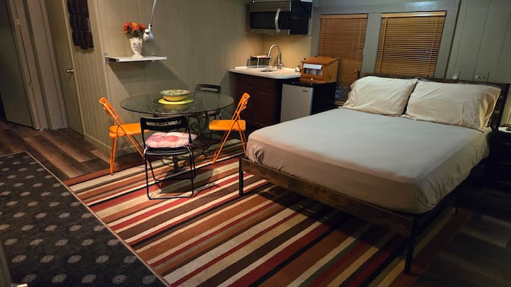 Independent Home Near Downtown - West Palm Beach, FL