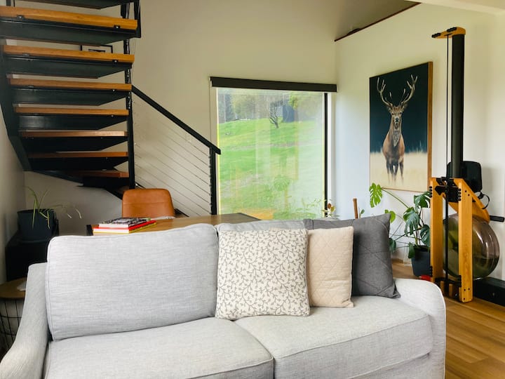 Architecturally Designed Home With Outdoor Bathtub - Hobart