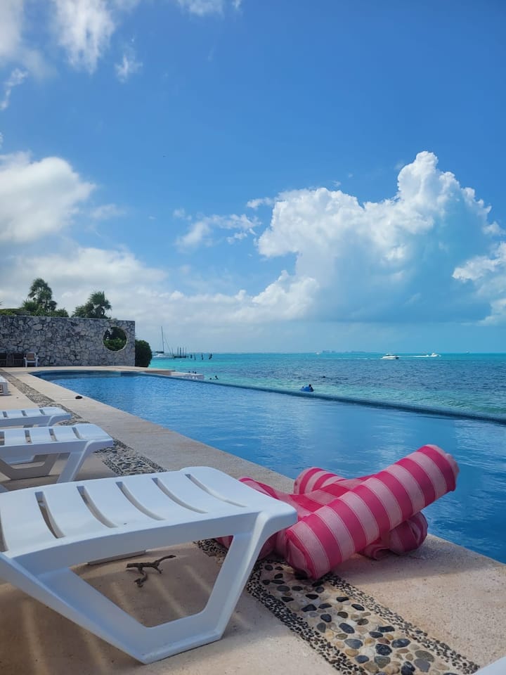 Beach Front Amazing  2br 2king 1wc  Location - Cancún