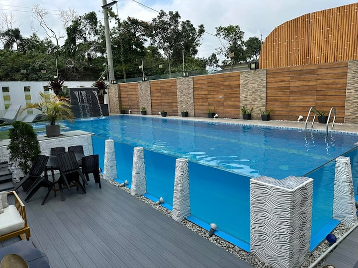 Cedara Home With Heated Pool And Optional Bowling - Tagaytay