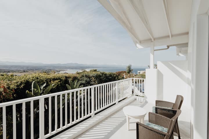 Whales View, 2 Bedroom Apartment With Ocean View - Plettenberg Bay
