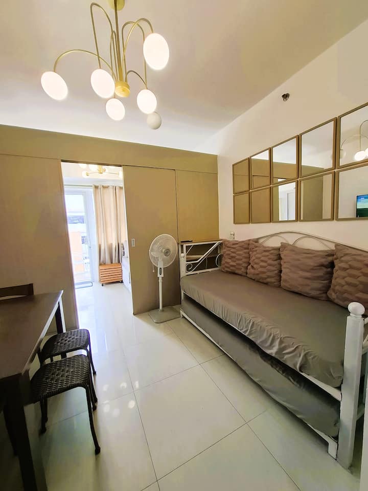Clean & Simple Condo Homestay At Field Res Tower 4 - Parañaque