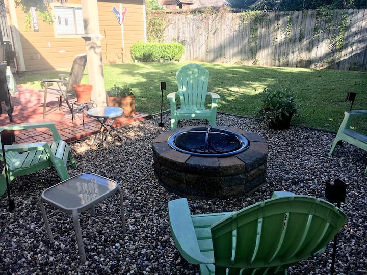 Centrally Located, Cute & Super Clean Studio! - Houston, TX