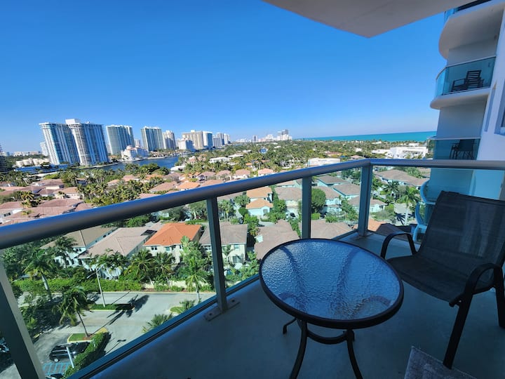 Beautiful Unit With Amazing Views!across The Beach - Sunny Isles Beach, FL