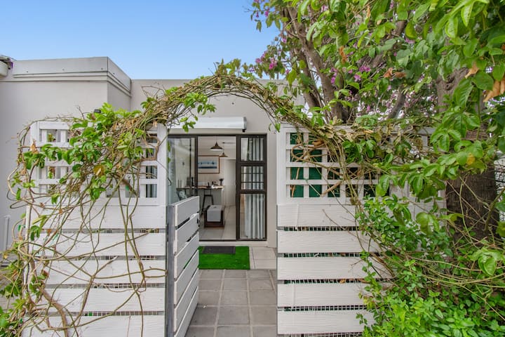 Barnacle Tree - Somerset West