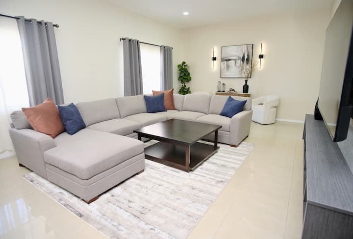Luxury 3 Br. Condo Perfect Location!, 5min. Us-402 - Tijuana