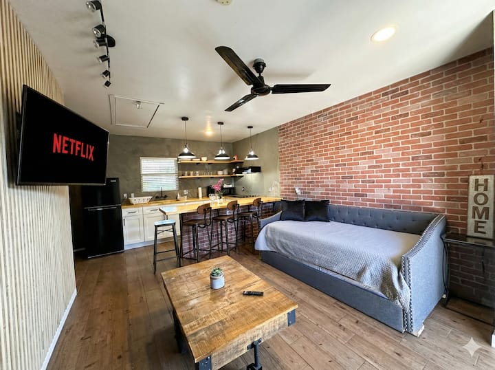 Comfort Industrial Apartment 3beds - Universal City, TX