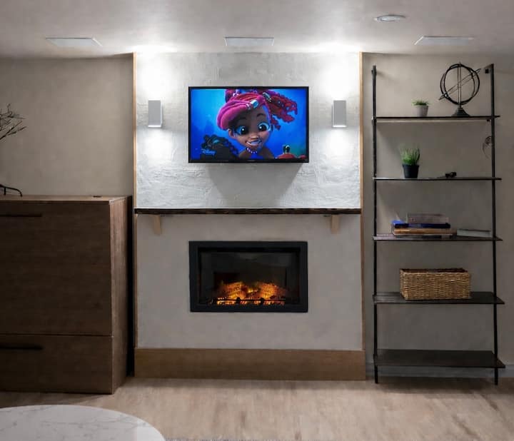 Carlingwood Accommodations - Just West Of Downtown - Ottawa