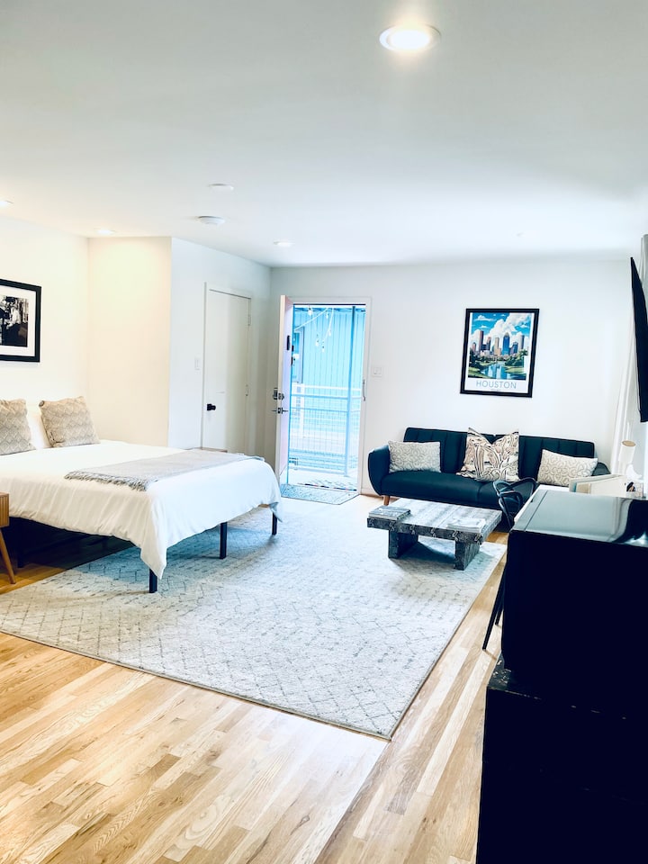 "H-town Fave" #15 So-stylish In Heart Of Montrose - South Park - Houston