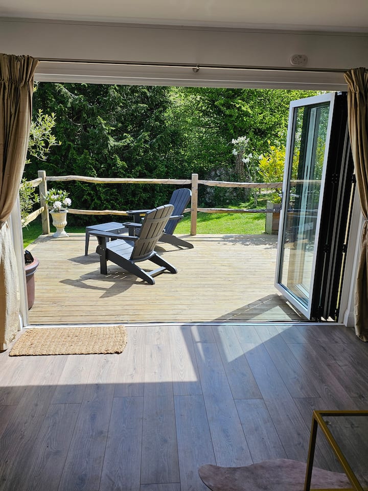 Stunning Wooden Lodge In Purbeck Countryside - Swanage