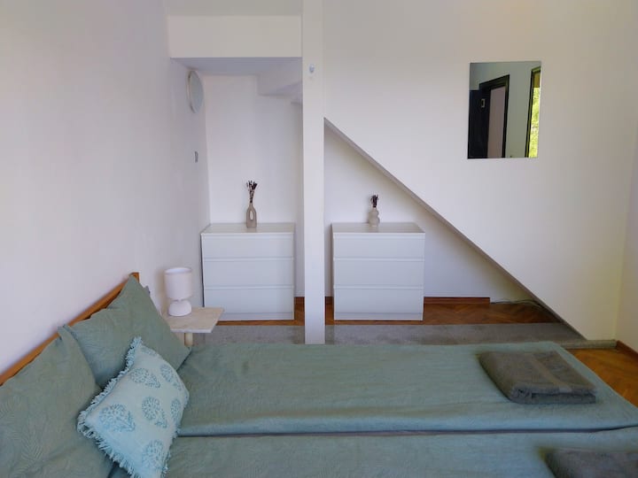 The Abode (3 Bedrooms/1.5 Bathrooms/free Parking) - Plovdiv