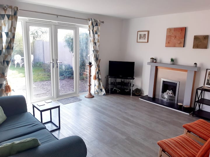 Beautifully Furnished House & Summer House - Nottingham