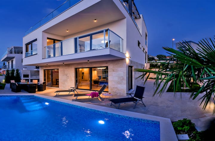 • Villa Tatjana Sol • With A Pool, Hot Tub, Gym - Rogoznica