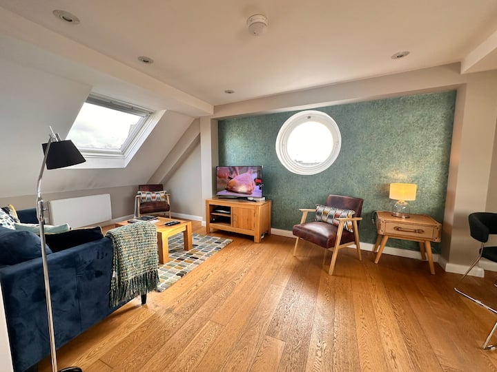 Penthouse @ The Courtyard By Accommodation Windsor - Slough