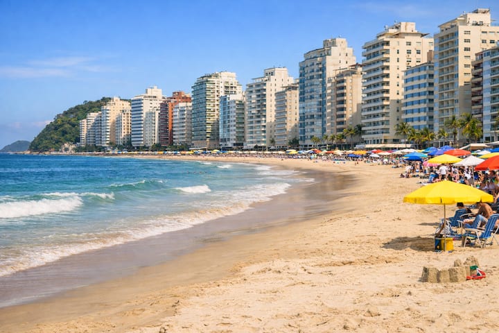 3 Quartos E 3 Banheiros · 200m De Pitangueiras - Guarujá