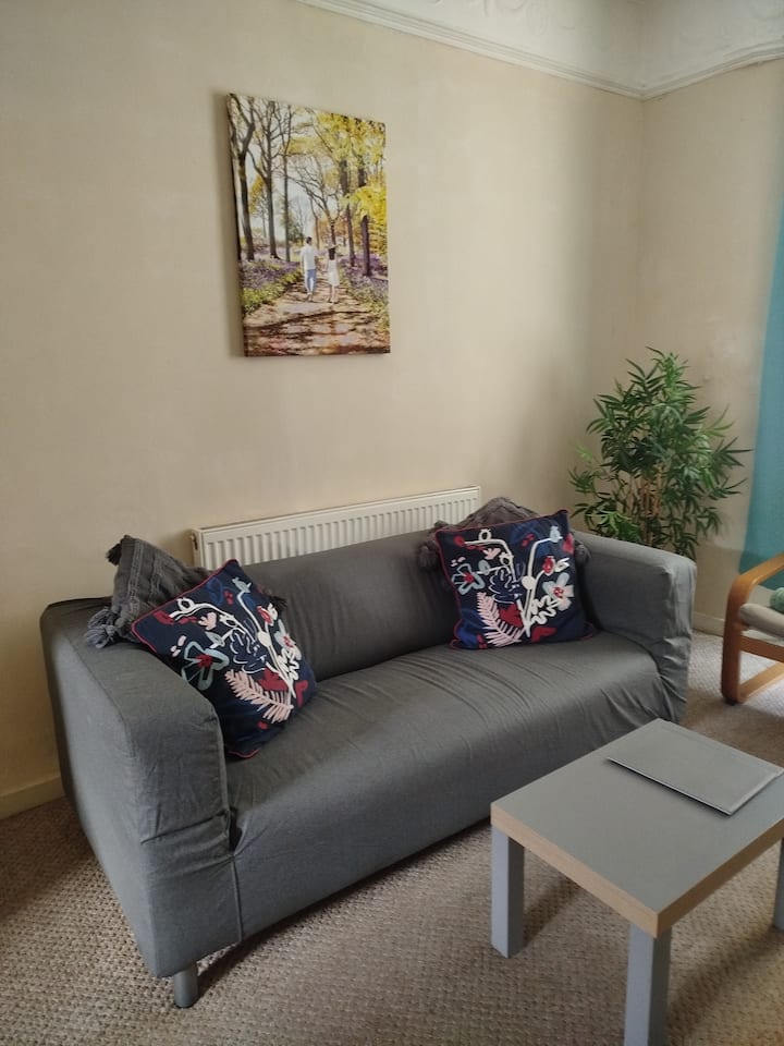 Cosy, Quiet 2 Bedroom House, Free Parking, Wifi. - Liverpool
