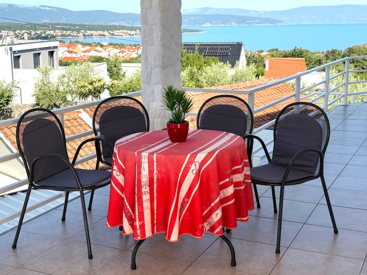 Apartment Ivo, Terrace With A Great Sea View - Malinska