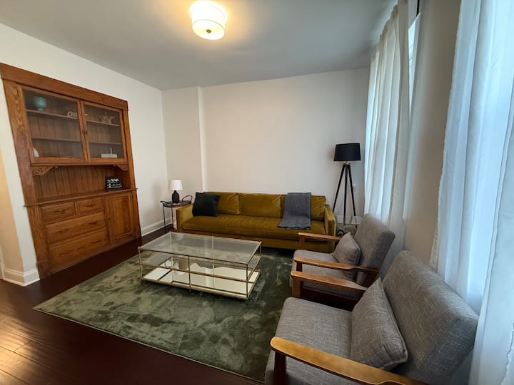 Cortez House - 2br - Free Parking - Great Beds - Chicago, IL