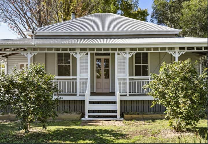 Charming Blackbutt Cottage ~In The Heart Of Town - Yarraman