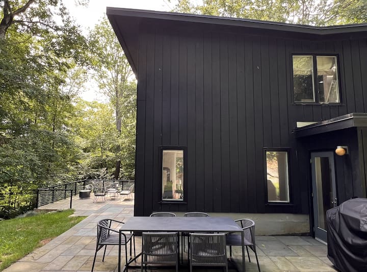 Mid-century Modern Hilltop Retreat - New Canaan, CT