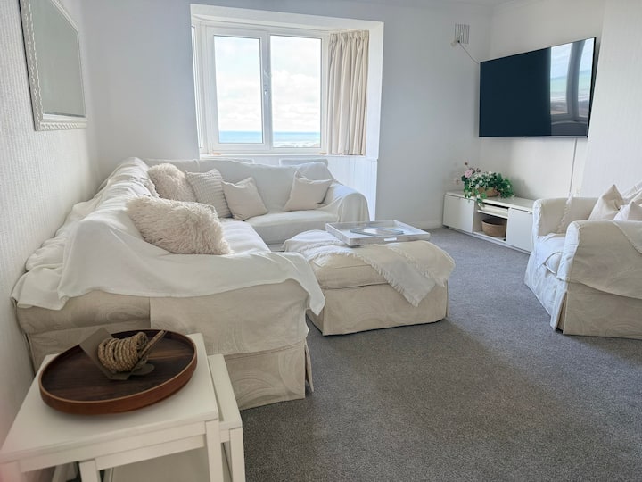Beachfront Apartment For 5 With Parking | Bude - Bude