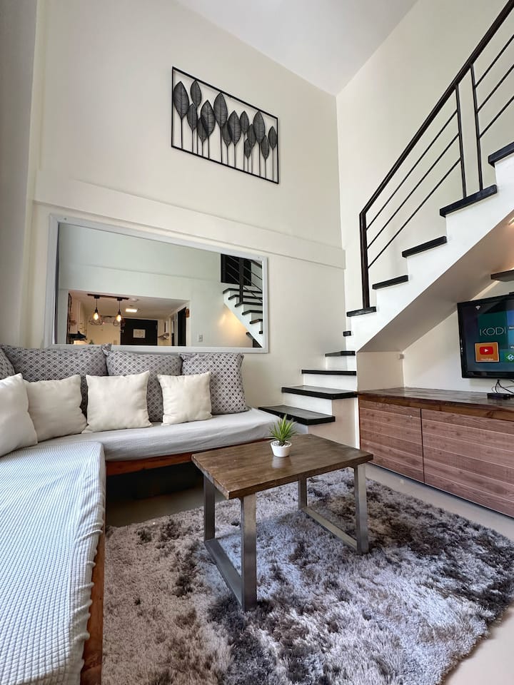 Scenic Loft Escape In Baguio | Goshen Courtyards - La Trinidad