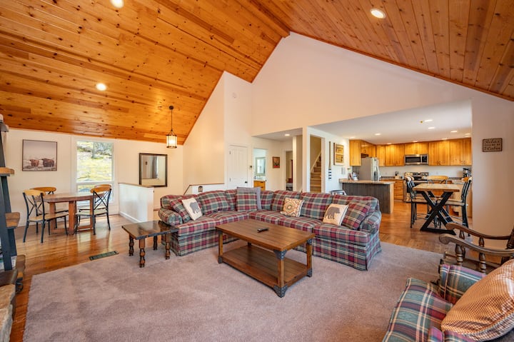Peaceful Lakefront W/ Fireplace & Views - Deep Creek Lake, MD