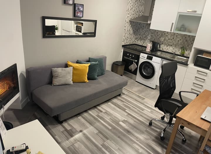 Cozy House 2 Bedrooms In Estoril/galiza/renovated - Estoril