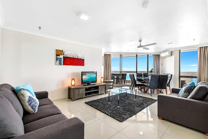 Iconic Focus 3 Bedroom Apartment With Ocean Views - Gold Coast