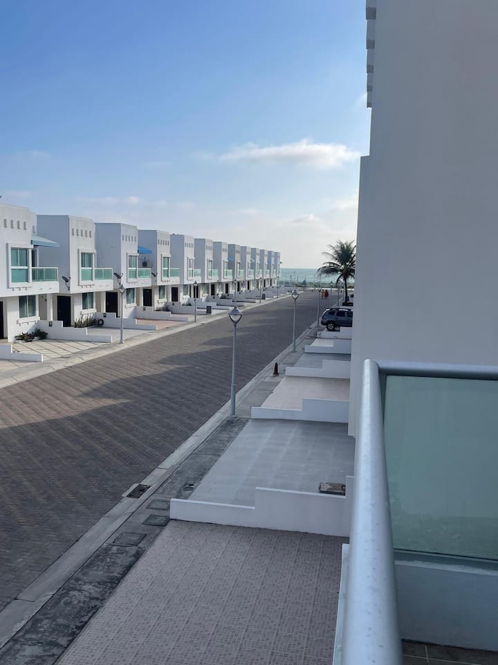 Casa Familiar Y Acogedora Junto Al Mar – Vía Data - Playas