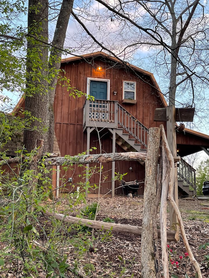 Busha's Barn - Melton Hill Lake, TN