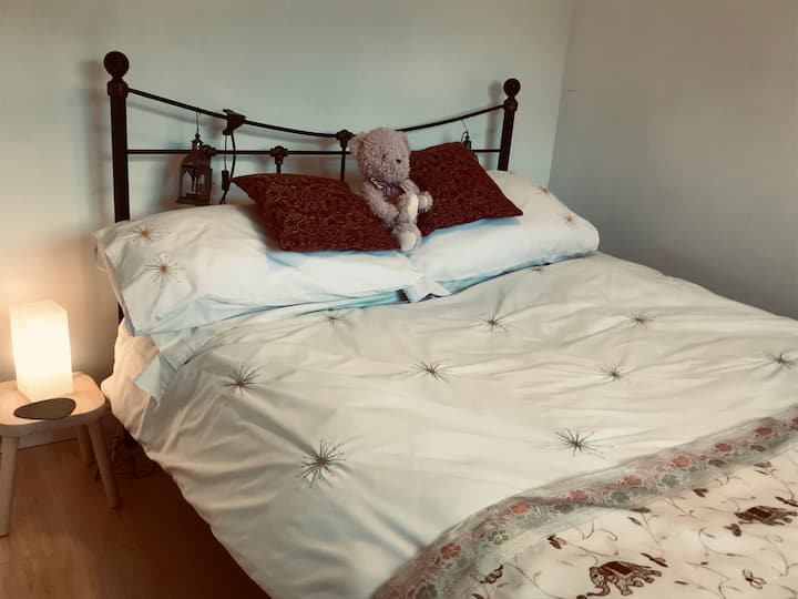 Worcester City
Double Room, Own Bathroom. - Worcester