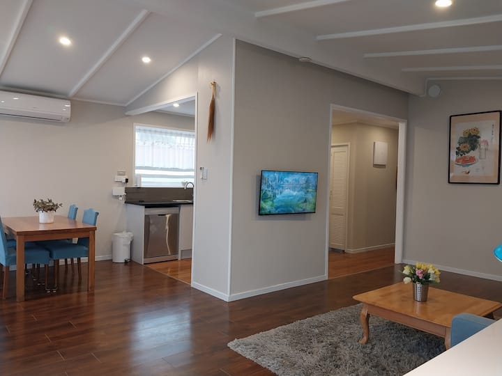 300m To Lloyd Elsmore Park In East Auckland - Waiheke Island