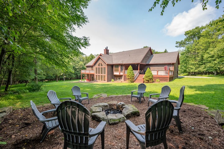 Luxury Mountain Escape W/ Hot Tub & Fireplaces - Deep Creek Lake, MD