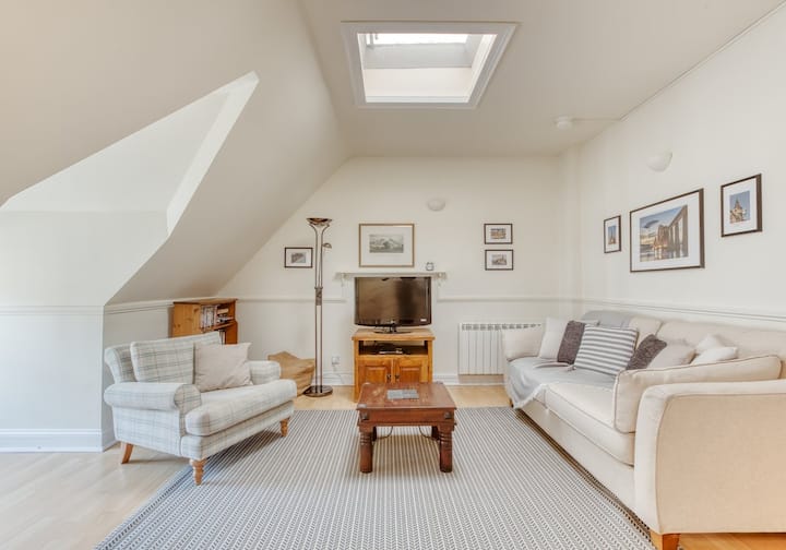Cosy Castle View Apartment Edinburgh - Edinburgh, UK
