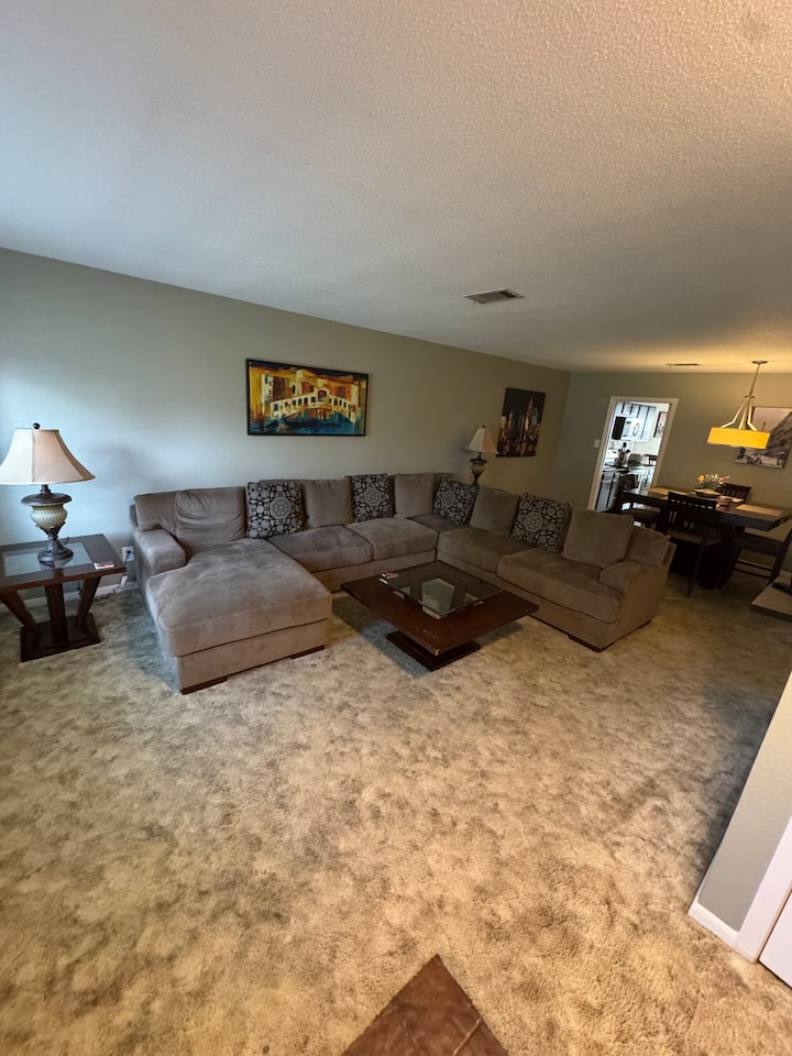 Cozy Dowlen West Townhome - ボーモント, TX